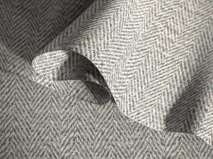 Il tweed: la guida completa sull'iconico tessuto inglese